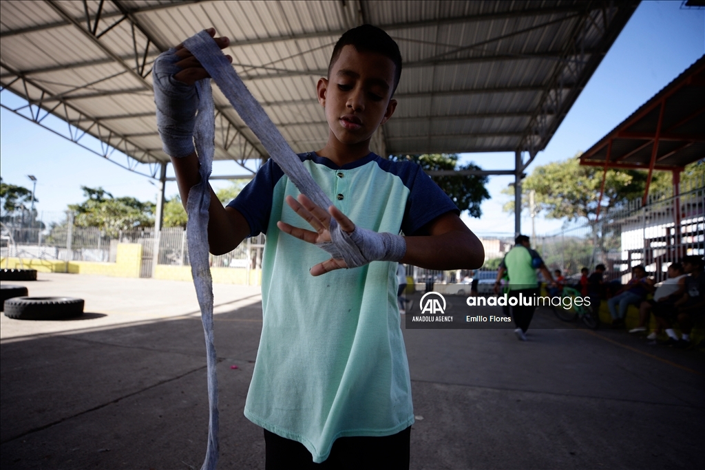 Children at risk in society attend a small boxing class in Honduras to ...