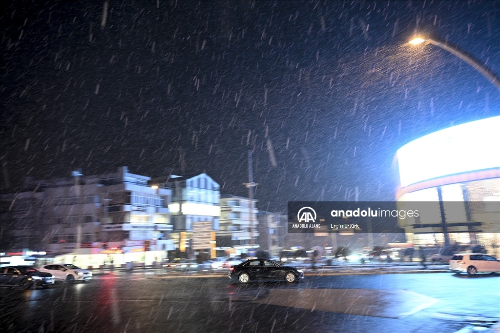 Ankara'da kar yağışı - Anadolu Ajansı