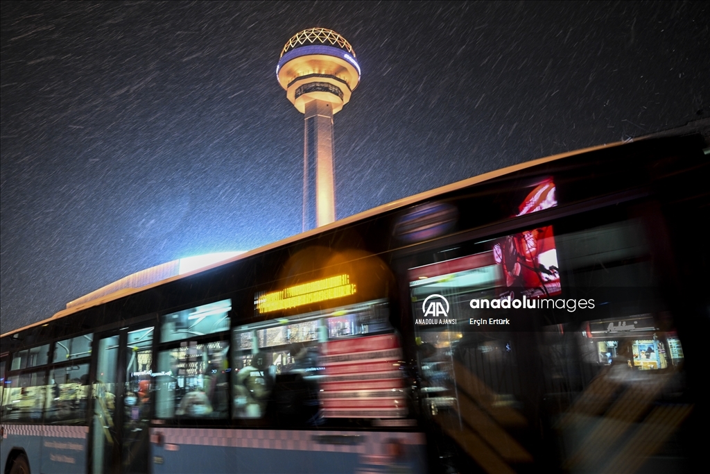 Ankara'da kar yağışı - Anadolu Ajansı