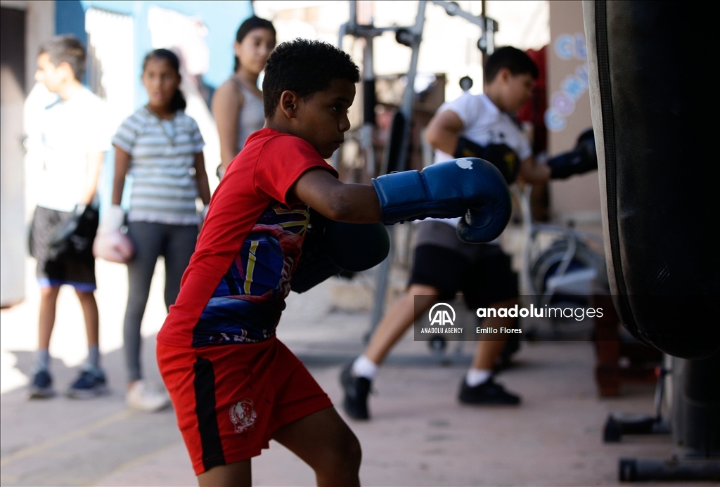 Children at risk in society attend a small boxing class in Honduras to ...