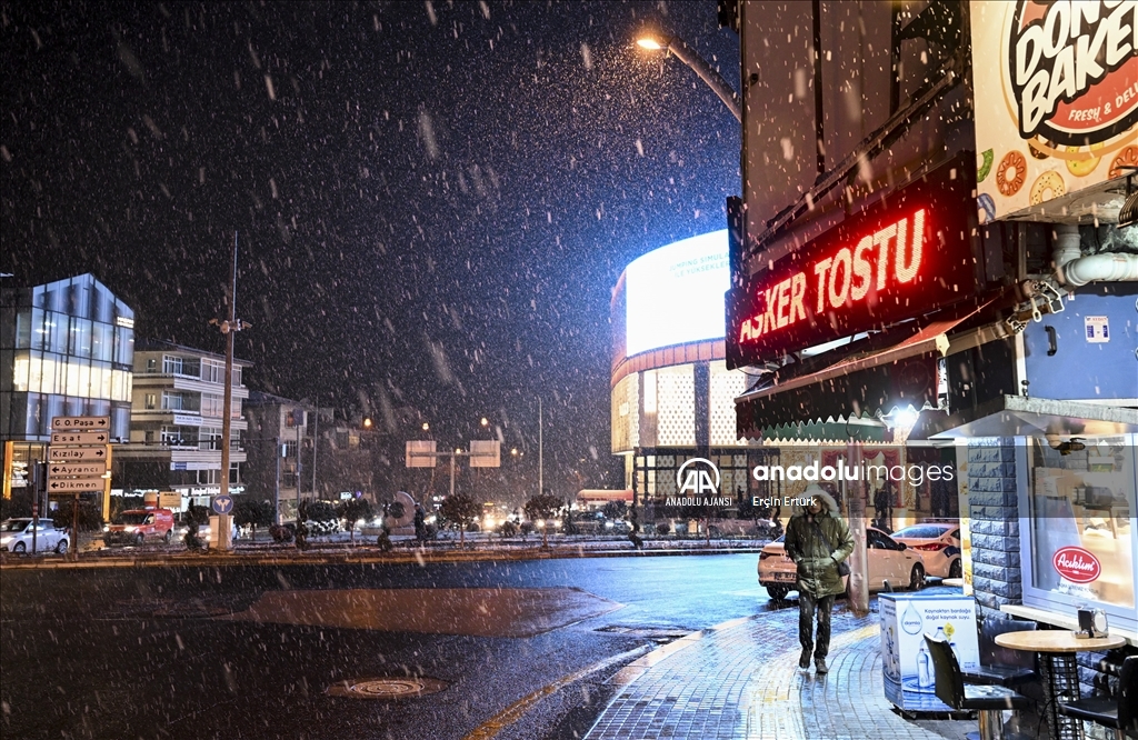 Ankara'da kar yağışı - Anadolu Ajansı
