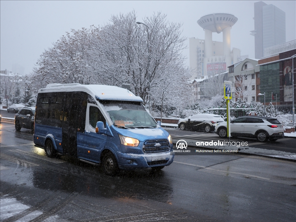 Ankara'da kar yağışı - Anadolu Ajansı