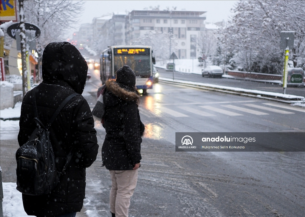 Ankara'da kar yağışı - Anadolu Ajansı