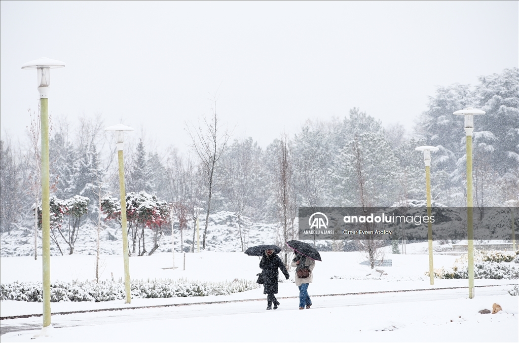 Ankara'da kar yağışı - Anadolu Ajansı