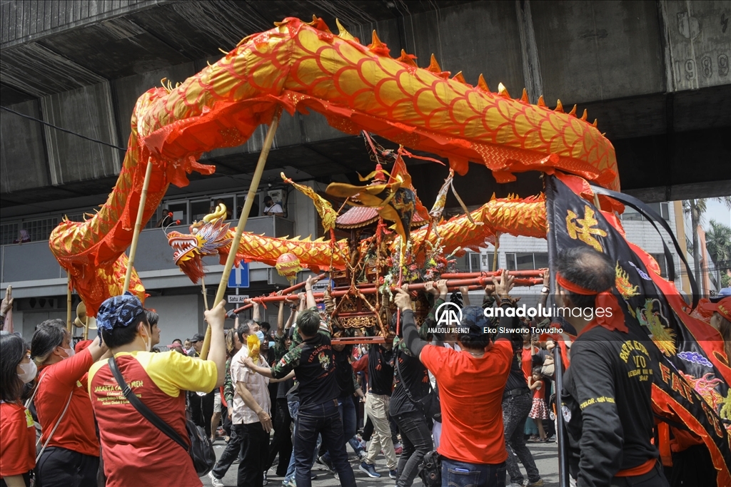 People participate in the Cap Go Meh cultural parade in Jakarta ...