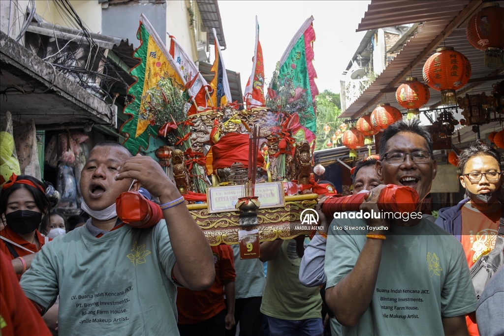 People participate in the Cap Go Meh cultural parade in Jakarta ...