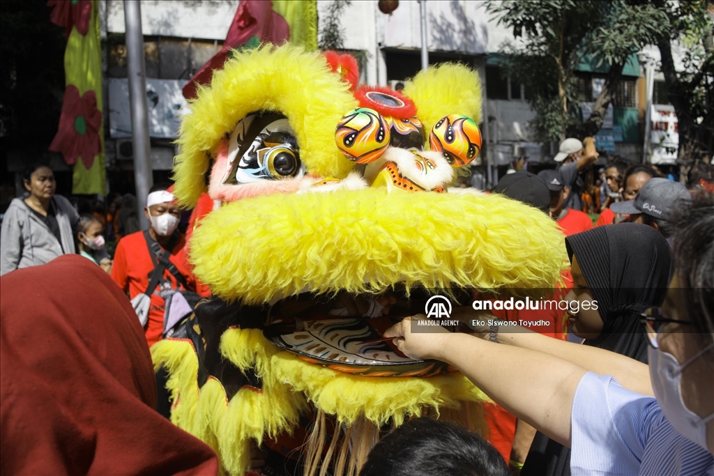 People participate in the Cap Go Meh cultural parade in Jakarta ...