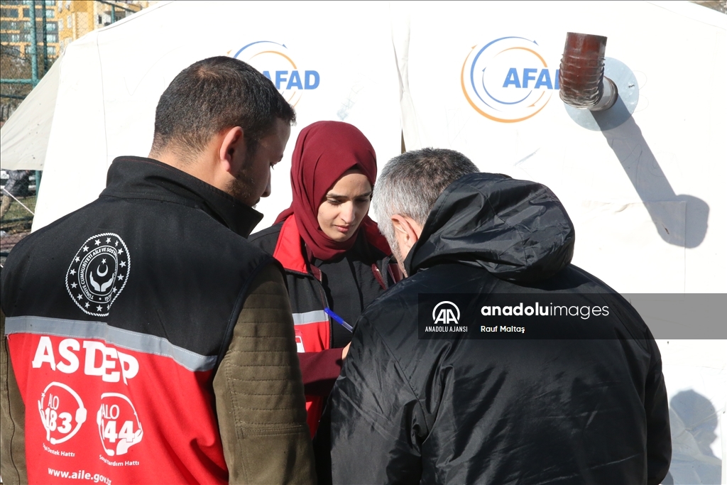 "Kırmızı yelekliler"den Şanlıurfa'daki depremzedelere psikososyal destek