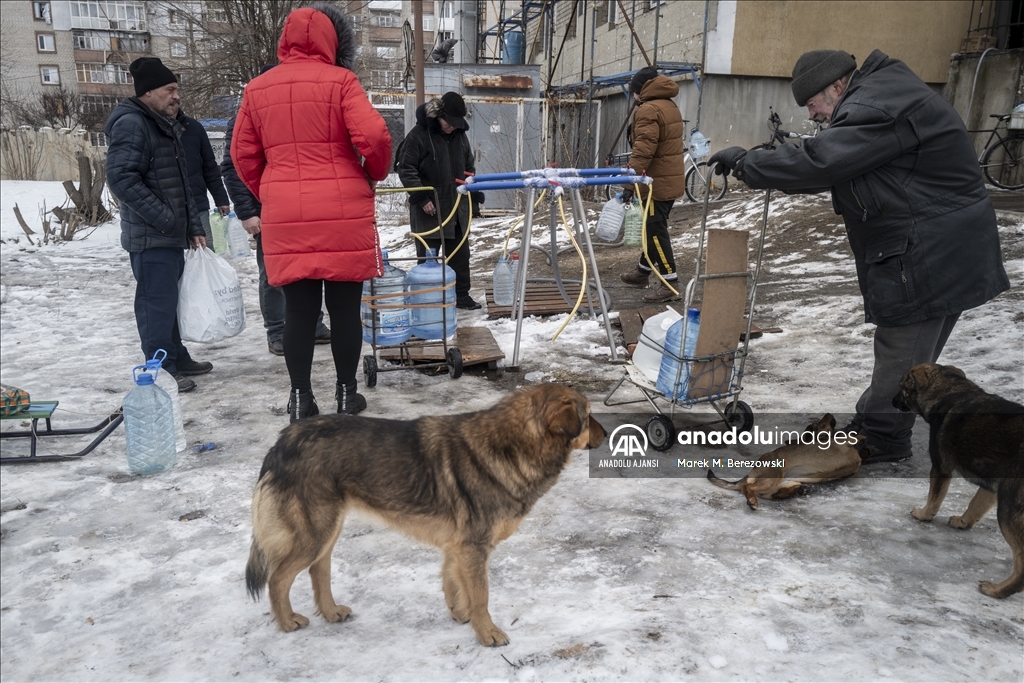Bahmut ve Donbas cephelerinde askeri hareketlilik devam ediyor ...