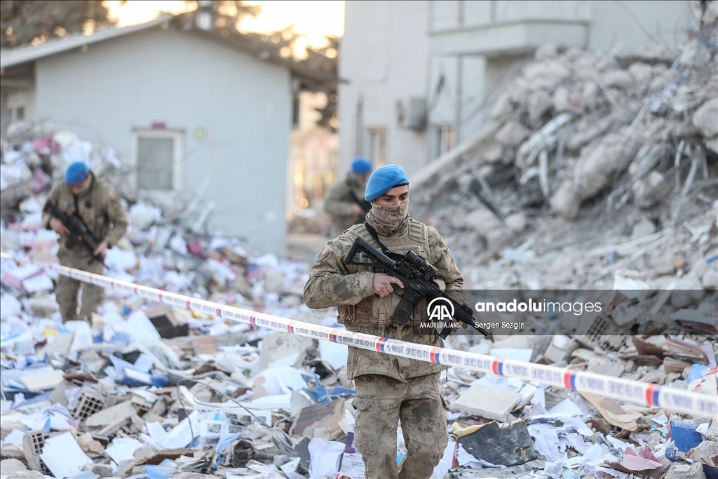 JÖAK personeli, deprem bölgelerinde her alanda 24 saat görev yapıyor ...