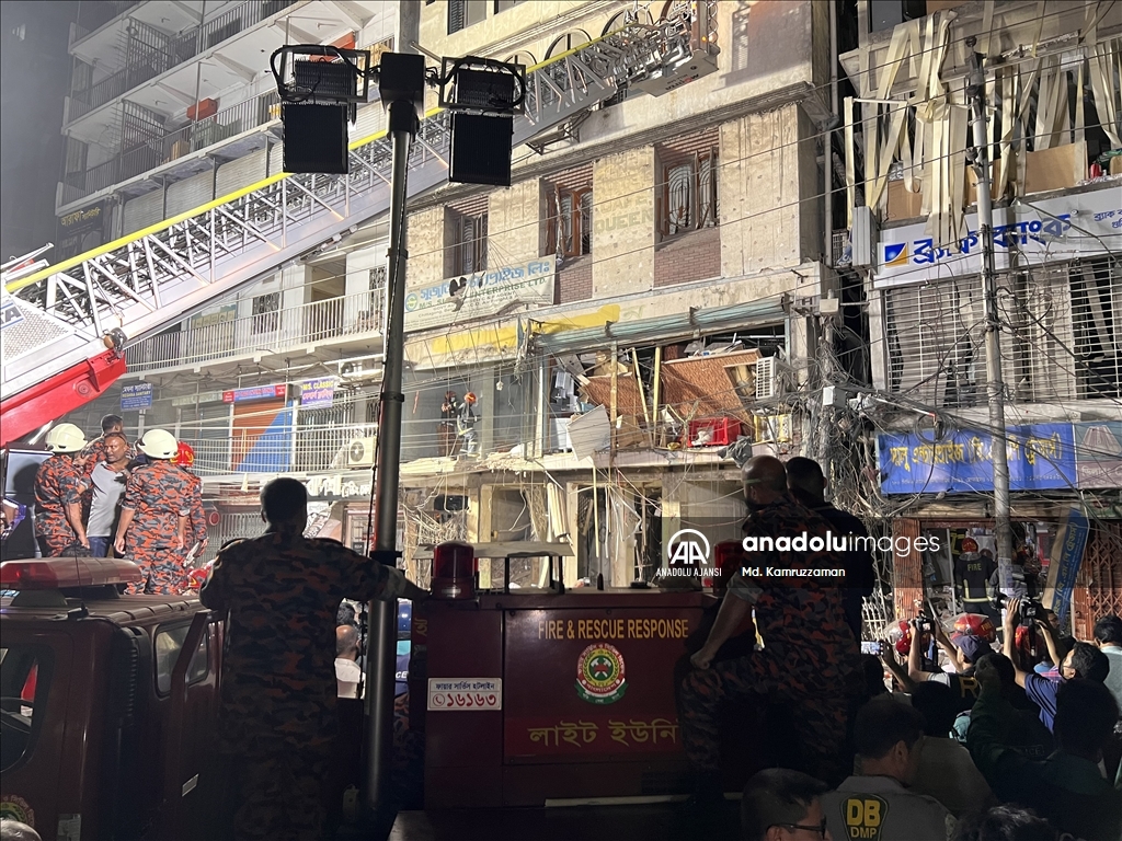 Bangladeş'te bir binadaki patlamada en az 18 kişi yaşamını yitirdi ...