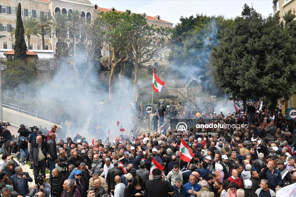 Lebanese protest to low wages - Anadolu Ajansı