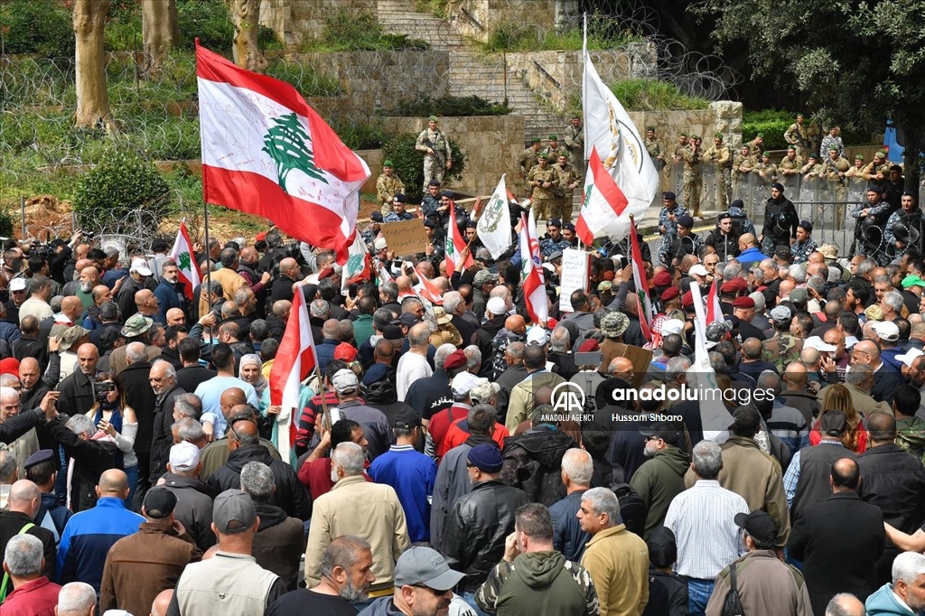 Lebanese protest to low wages - Anadolu Ajansı