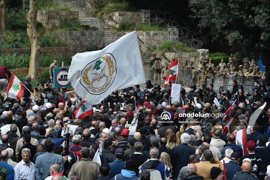 Lebanese protest to low wages - Anadolu Ajansı
