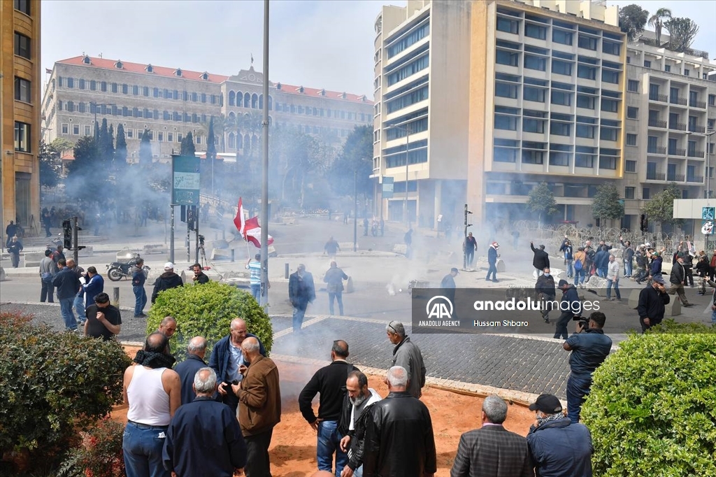 Lebanese protest to low wages - Anadolu Ajansı