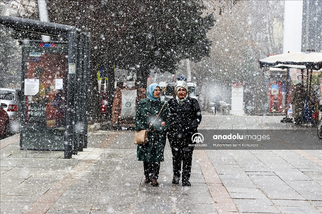 Ankara'da kar yağışı - Anadolu Ajansı