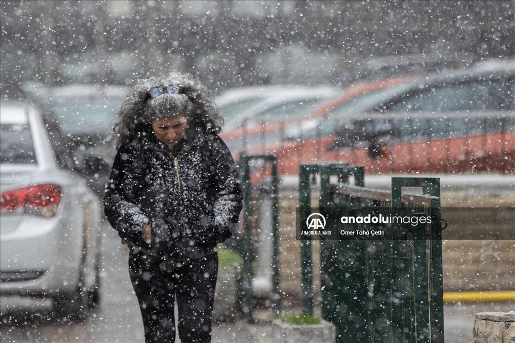 Ankara'da kar yağışı - Anadolu Ajansı