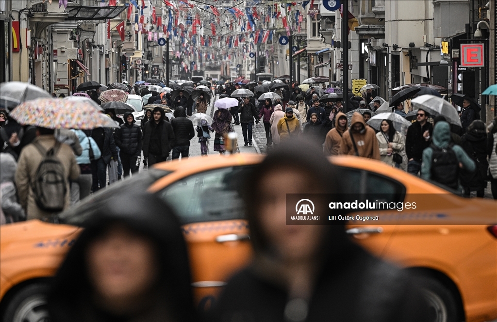 İstanbul'da yağmur etkili oldu - Anadolu Ajansı