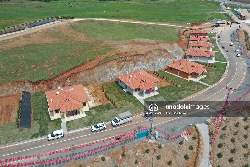 Nurdağı'nda köy tipi kalıcı afet konutlarına depremzedeler yerleşmeye başladı - Anadolu Ajansı