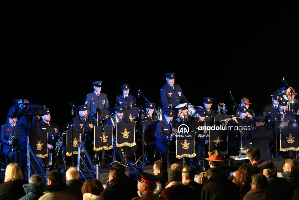 Anzak Koyu'nda geleneksel "Şafak Ayini" yapıldı
