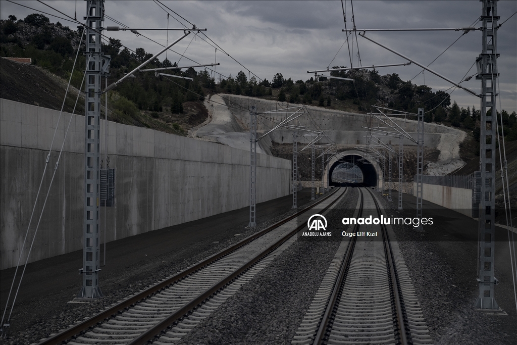 Ankara-Sivas Hızlı Treni ücretsiz yolcularıyla ilk seferini tamamladı ...