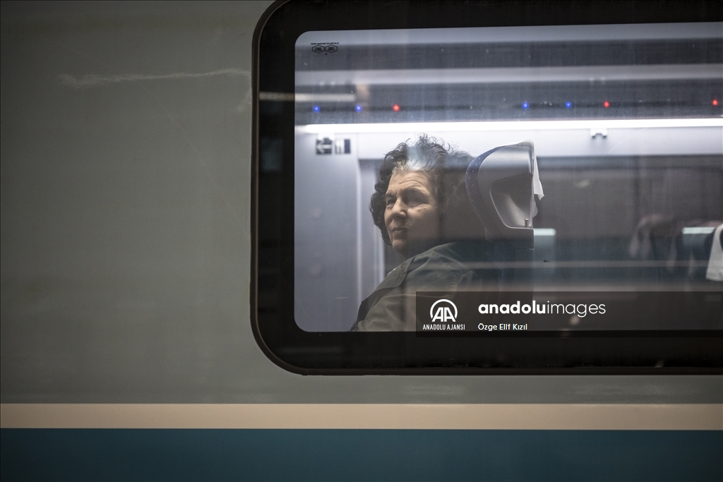 Ankara-Sivas Hızlı Treni ücretsiz yolcularıyla ilk seferini tamamladı ...