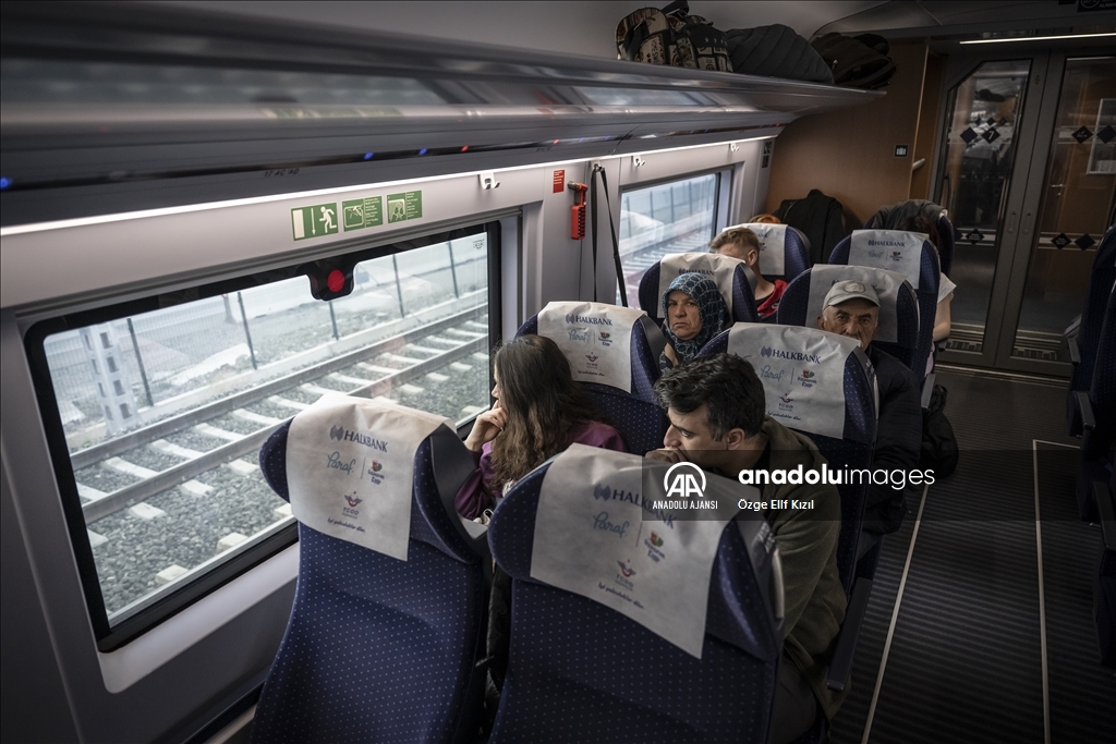 Ankara-Sivas Hızlı Treni ücretsiz yolcularıyla ilk seferini tamamladı ...