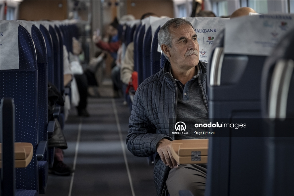 Ankara-Sivas Hızlı Treni ücretsiz yolcularıyla ilk seferini tamamladı ...