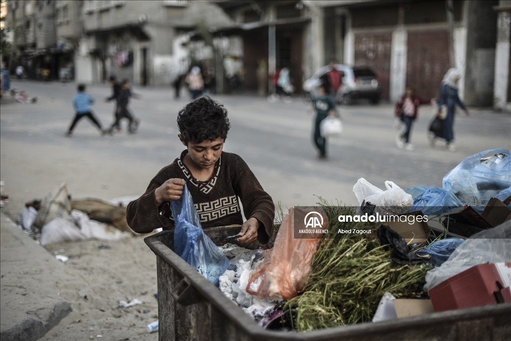 Palestinski dječak Hasan pomaže porodici sakupljajući sekundarne sirovine