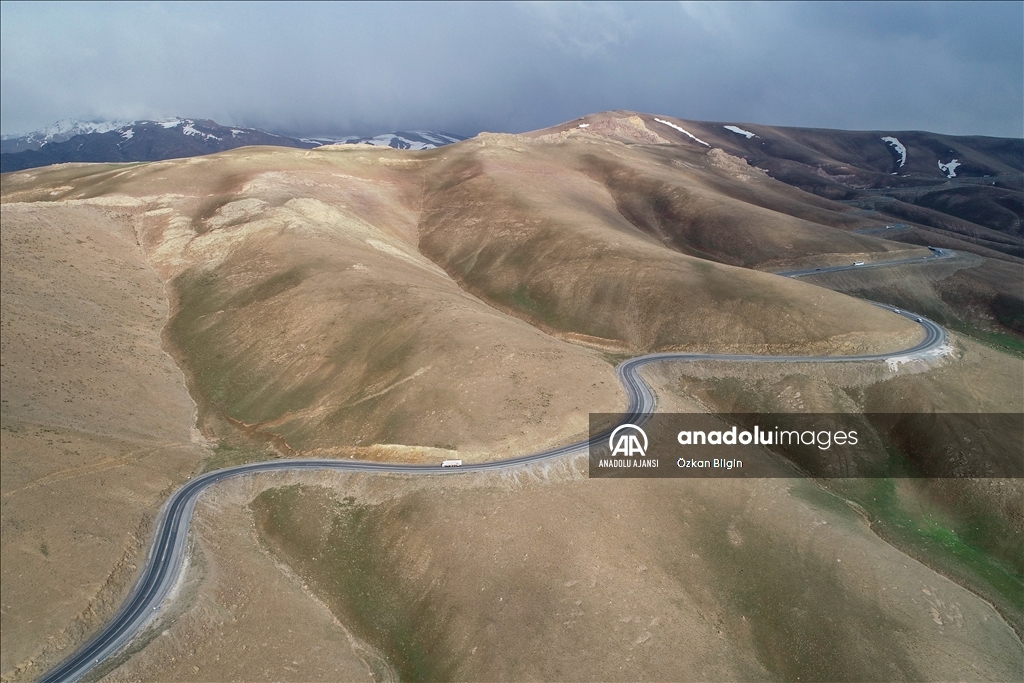 Van-Hakkari kara yolunda inşa edilen Güzeldere Tüneli'nde ışık göründü