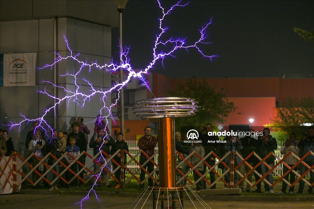 Polonya'nın Rzesow kentinde Tesla bobini gösterisi - Anadolu Ajansı