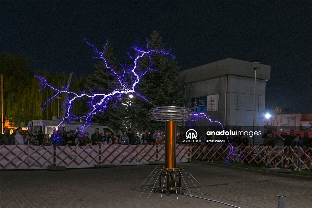 Polonya'nın Rzesow kentinde Tesla bobini gösterisi - Anadolu Ajansı