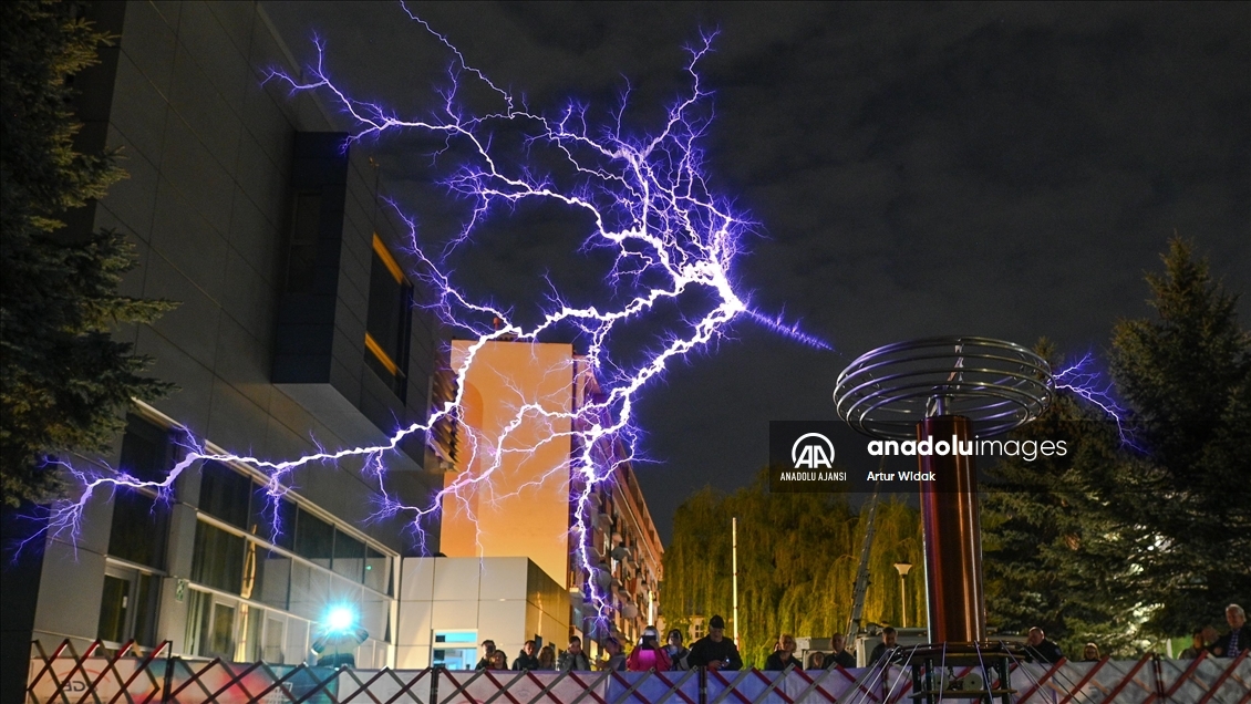 Polonya'nın Rzesow kentinde Tesla bobini gösterisi - Anadolu Ajansı