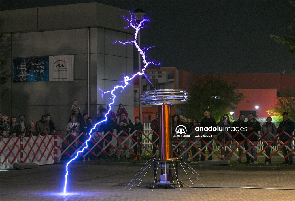 Polonya'nın Rzesow kentinde Tesla bobini gösterisi - Anadolu Ajansı