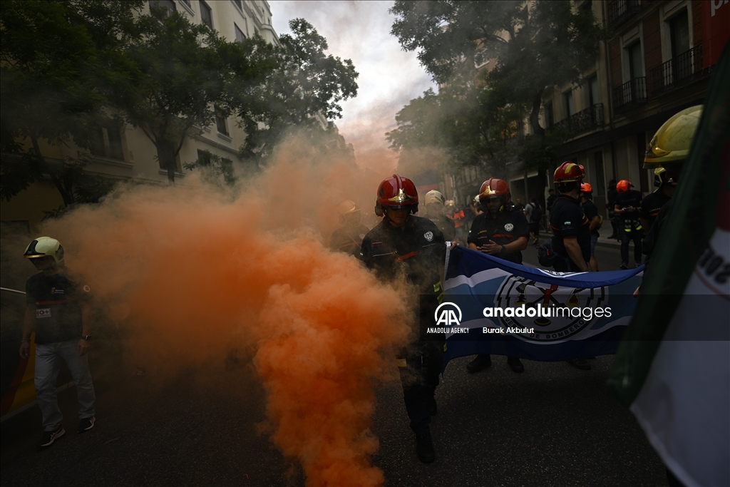 Firefighters demonstrate in Madrid - Anadolu Ajansı