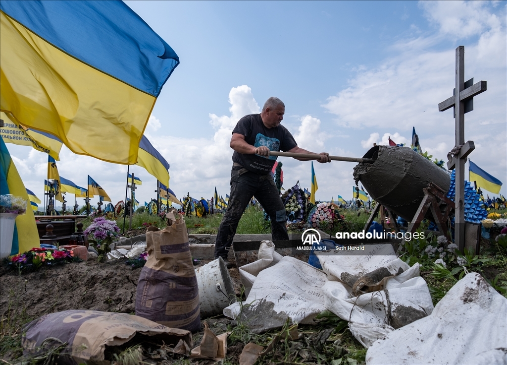 Ukrayna'daki Dnipro askeri mezarlığı - Anadolu Ajansı