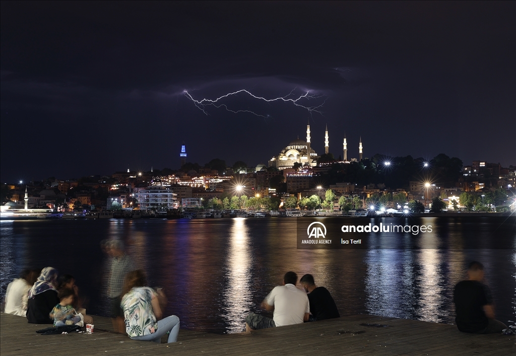 Lightnings strike over Istanbul - Anadolu Ajansı