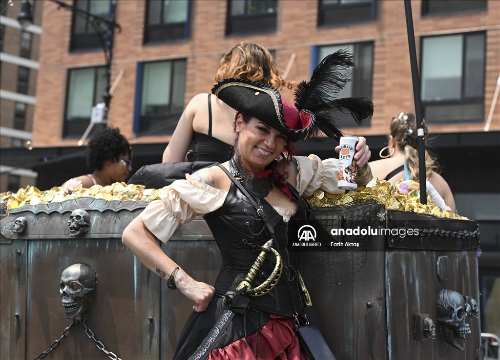 Thousands gather in the 41st annual Mermaid Parade in New York City ...