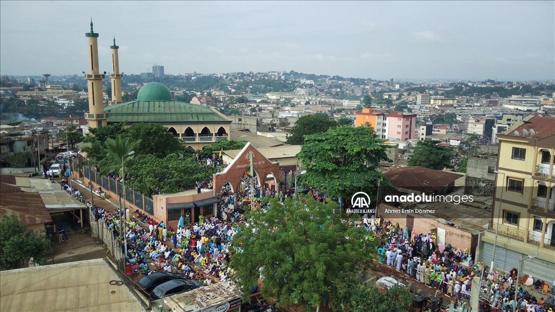 Kamerun’da halk, bayram namazını eda etti - Anadolu Ajansı