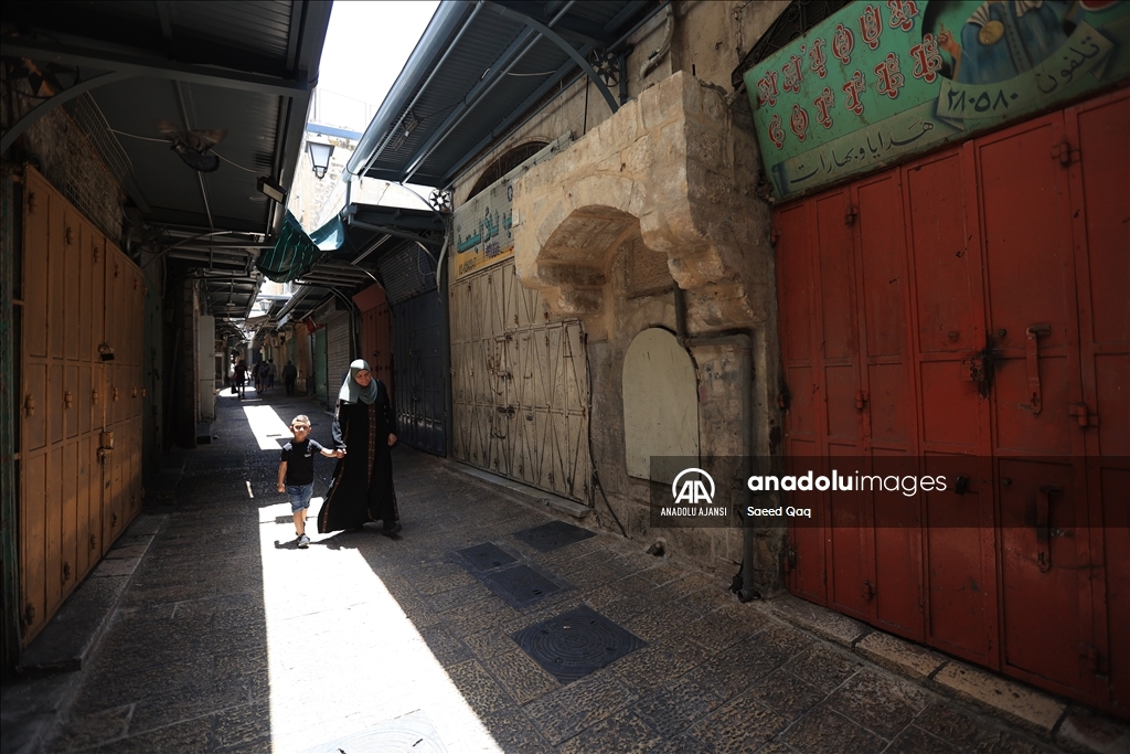 İsrail'in Cenin saldırısını protesto için Filistinliler genel greve ...