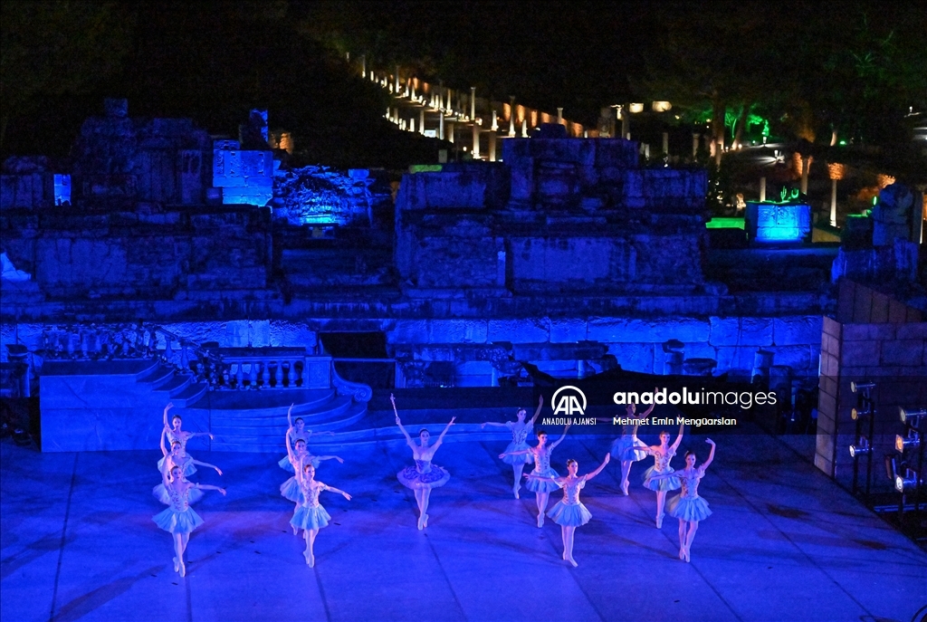 Efes Opera ve Bale Festivali "Uyuyan Güzel" balesiyle başladı - Anadolu ...