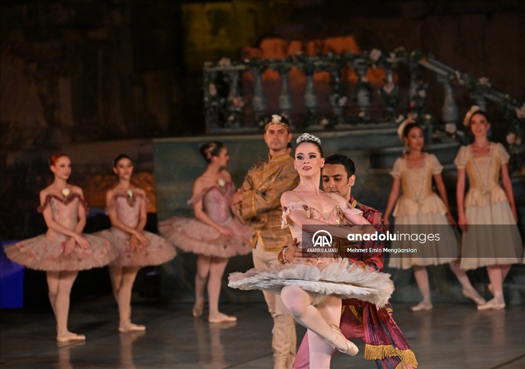 Efes Opera ve Bale Festivali "Uyuyan Güzel" balesiyle başladı - Anadolu ...