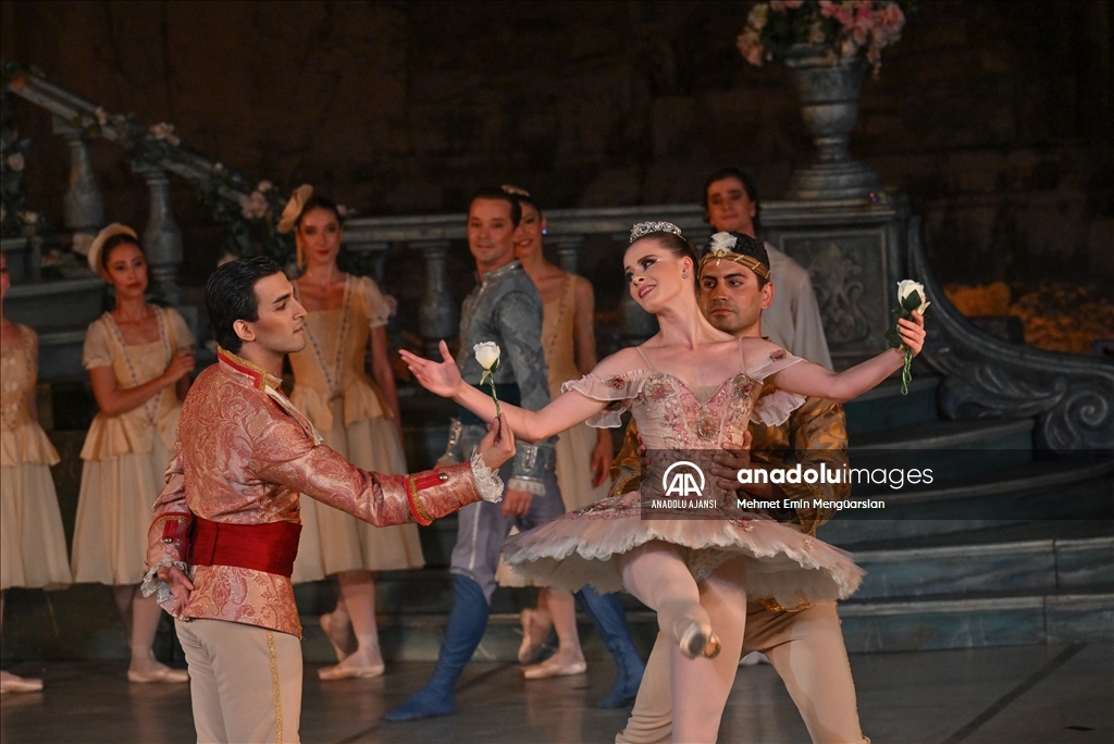 Efes Opera ve Bale Festivali "Uyuyan Güzel" balesiyle başladı - Anadolu ...