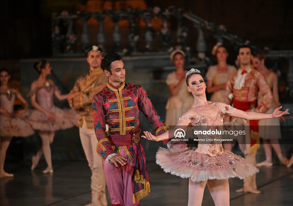 Efes Opera ve Bale Festivali "Uyuyan Güzel" balesiyle başladı - Anadolu ...