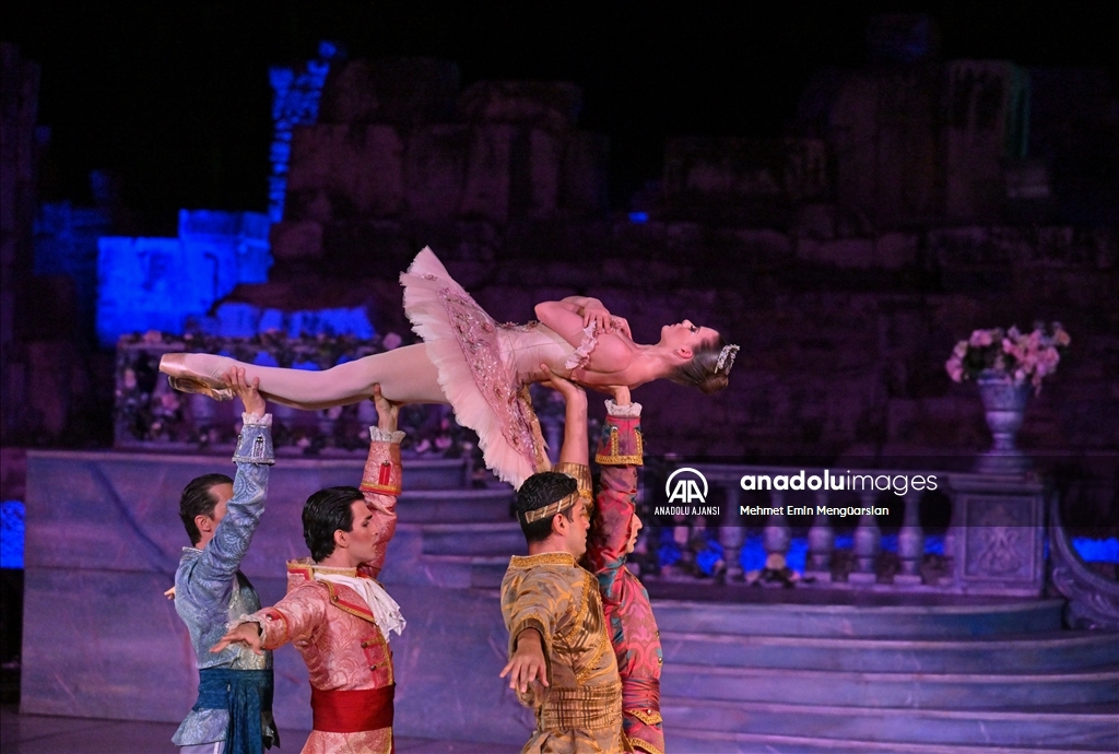 Efes Opera ve Bale Festivali "Uyuyan Güzel" balesiyle başladı - Anadolu ...