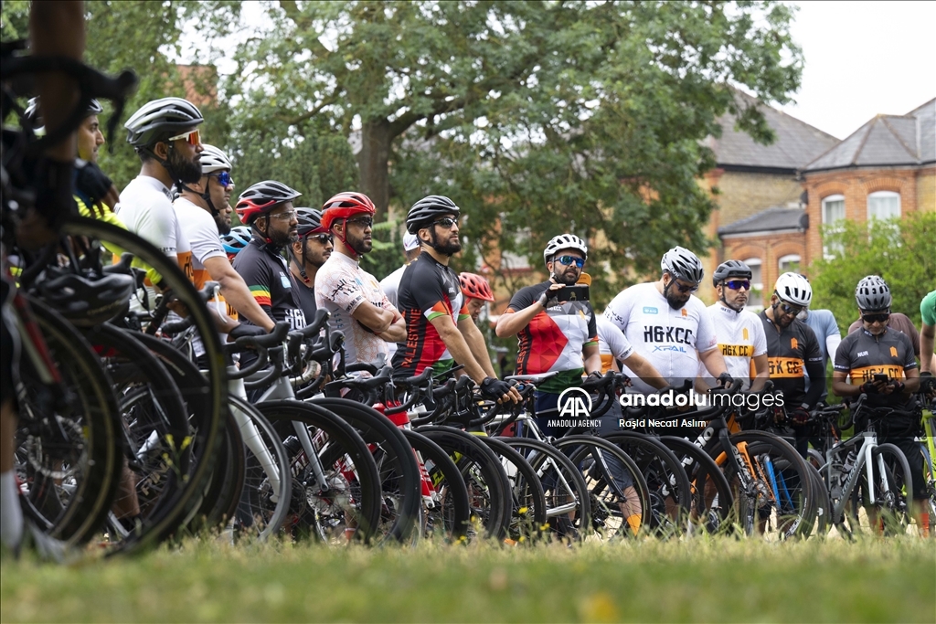 Muslim cyclists in UK pedal for a cause - Anadolu Ajansı
