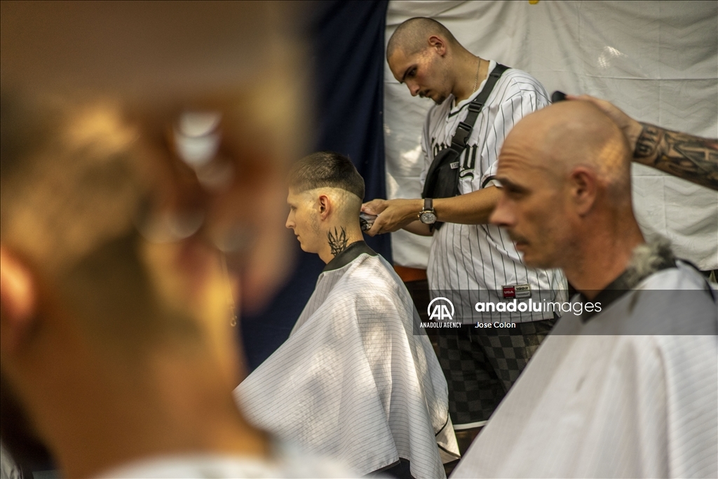 Volunteer barbers in Donetsk Oblast - Anadolu Ajansı