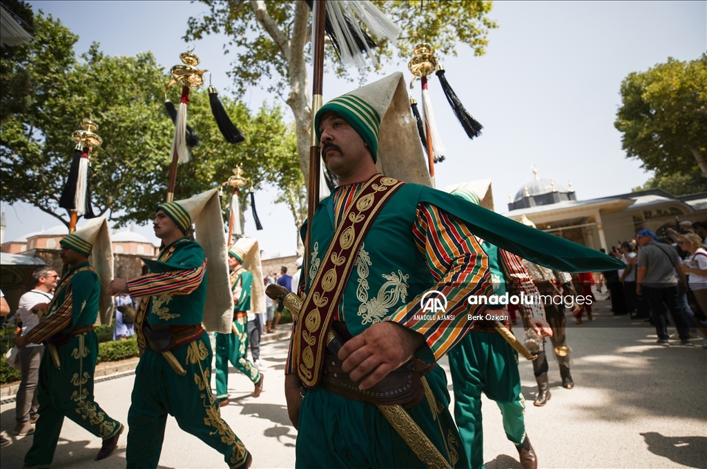 Milli Savunma Bakanlığı Mehteran Birliği Topkapı Sarayı'nda gösteri ...
