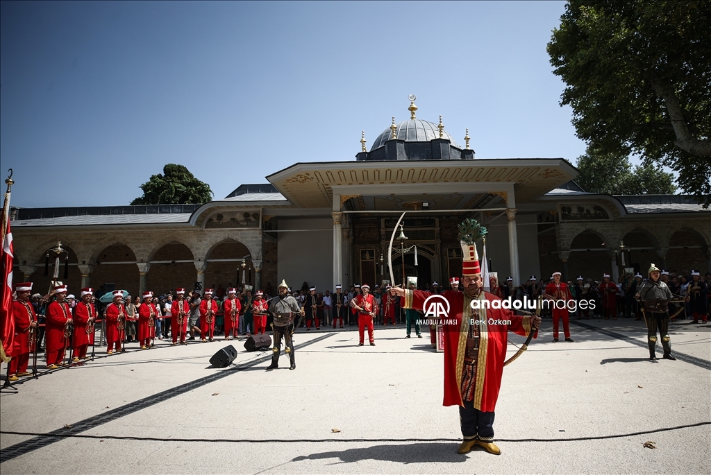 Milli Savunma Bakanlığı Mehteran Birliği Topkapı Sarayı'nda gösteri ...