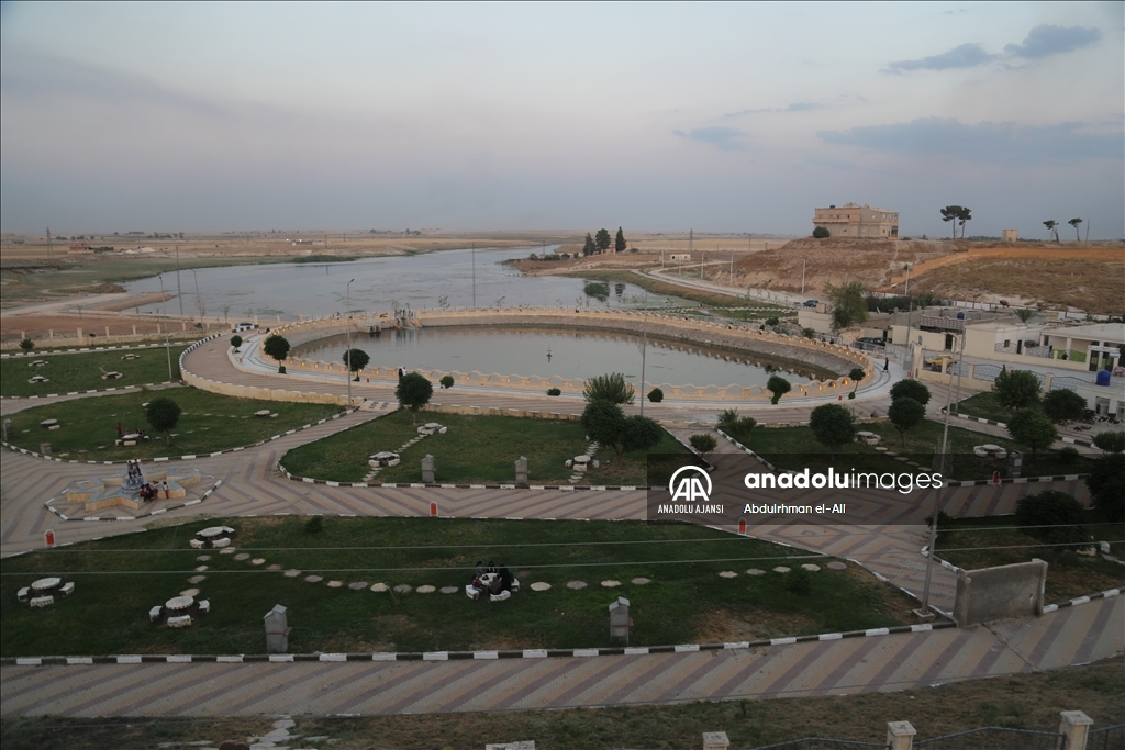 Tel Abyad'daki Aynularus yaz sıcağında ziyaretçilerini serinletiyor ...